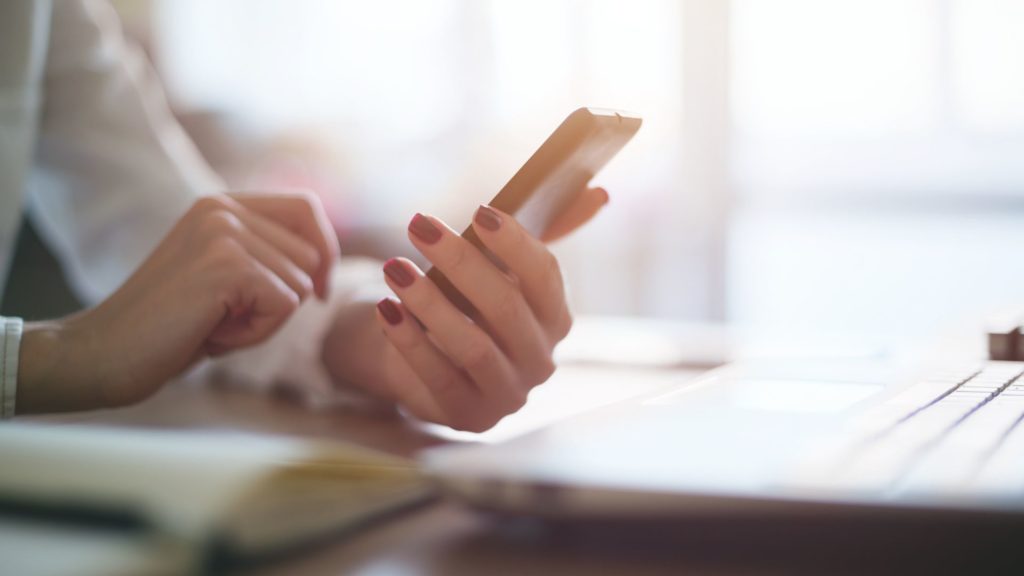 6 Best HR Mobile Apps for 2025 (In-Depth Comparison)